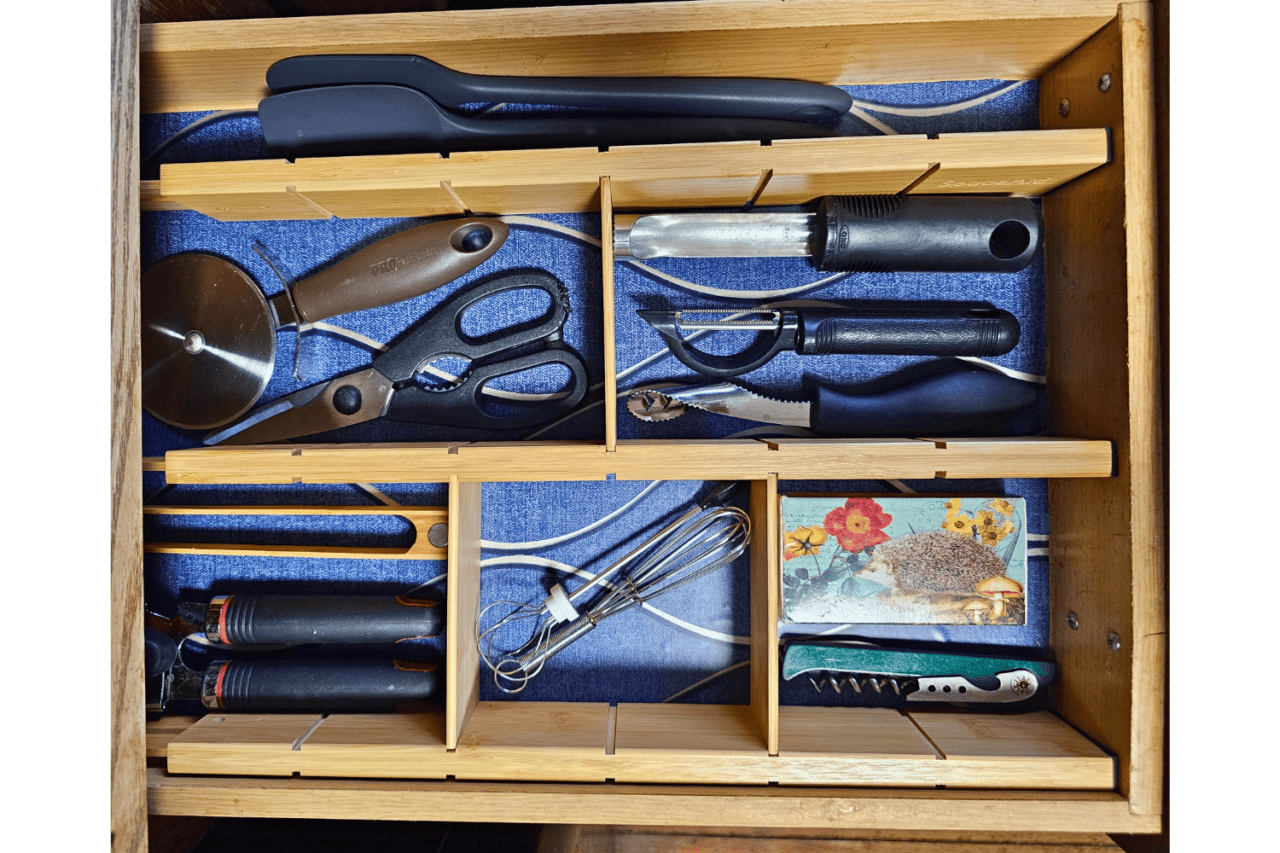 5 Genius Small Kitchen Drawer Solutions for a Tidy Home - Organize ...